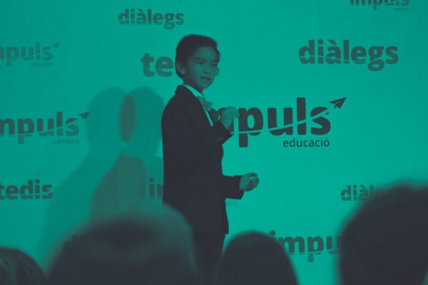 Vuelve el torneo escolar de oratoria más popular TEDIS 2025 ...